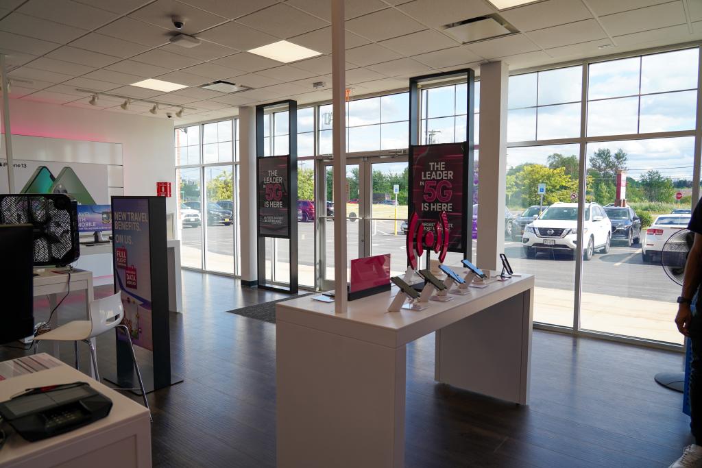 T-Mobile Storefront – Barton & Loguidice